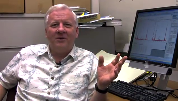 Dokumentär: Prof. Steven E. Jones upptäckter om WTC 9/11-attackerna ...